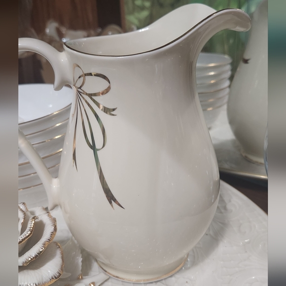Teleflora | Art | Vintage Pitcher | Poshmark